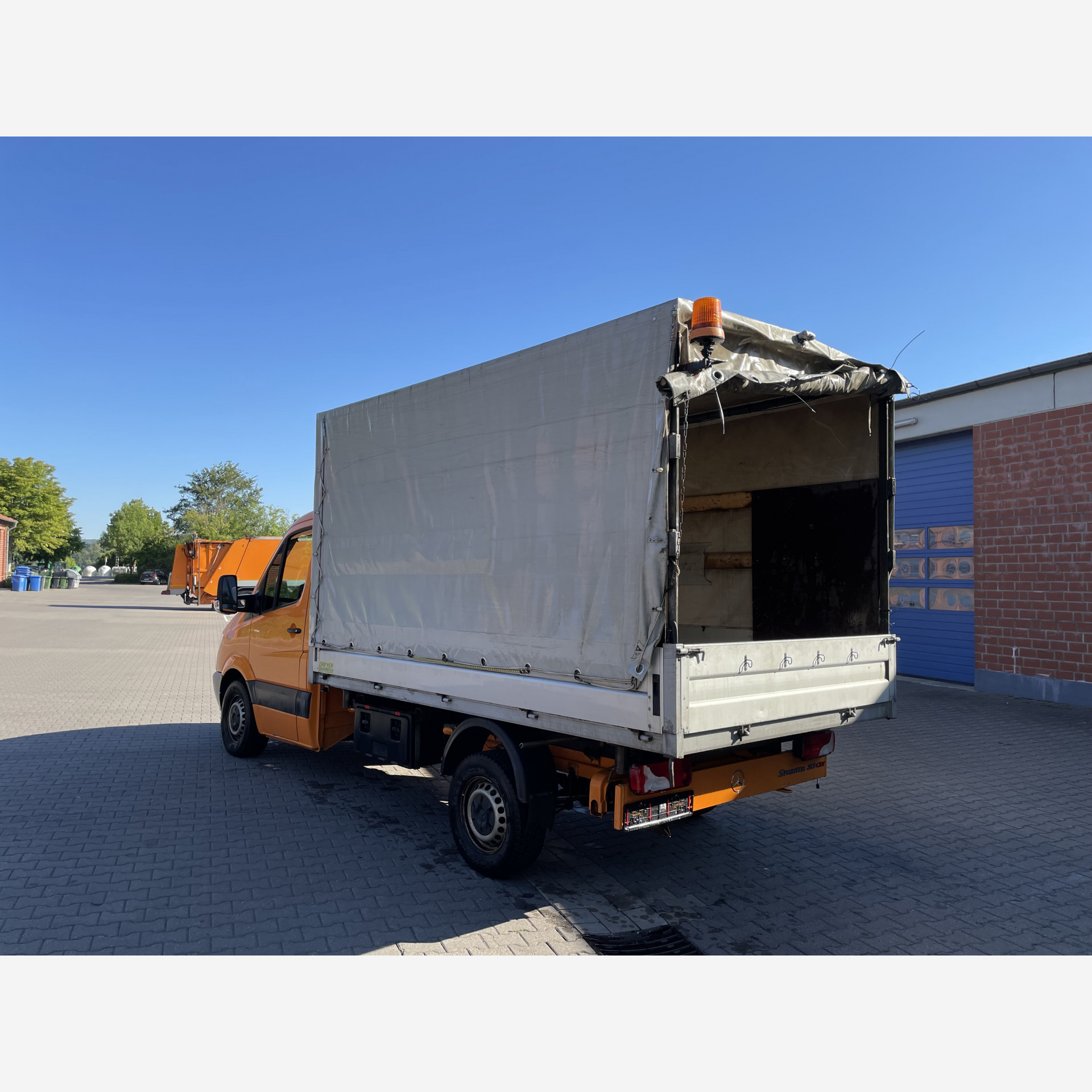 MB-Sprinter mit 3 Seiten Kipper und Plane und Spriegel