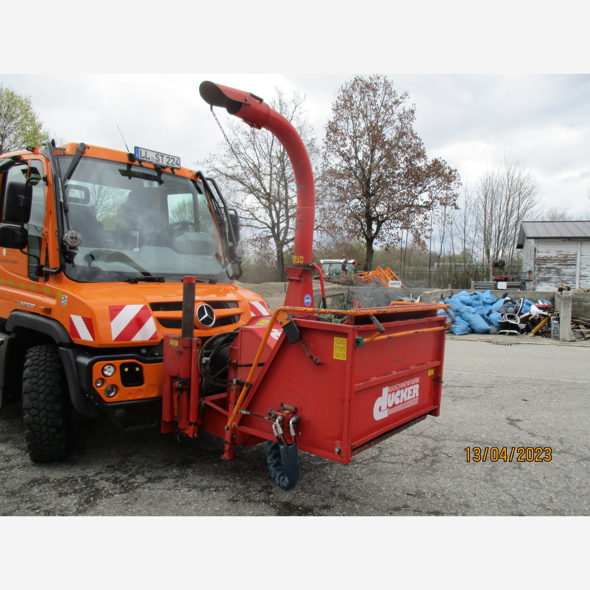 Holzhäcksler Typ Dücker Baujahr 2001 (Frontanbaugerät)
