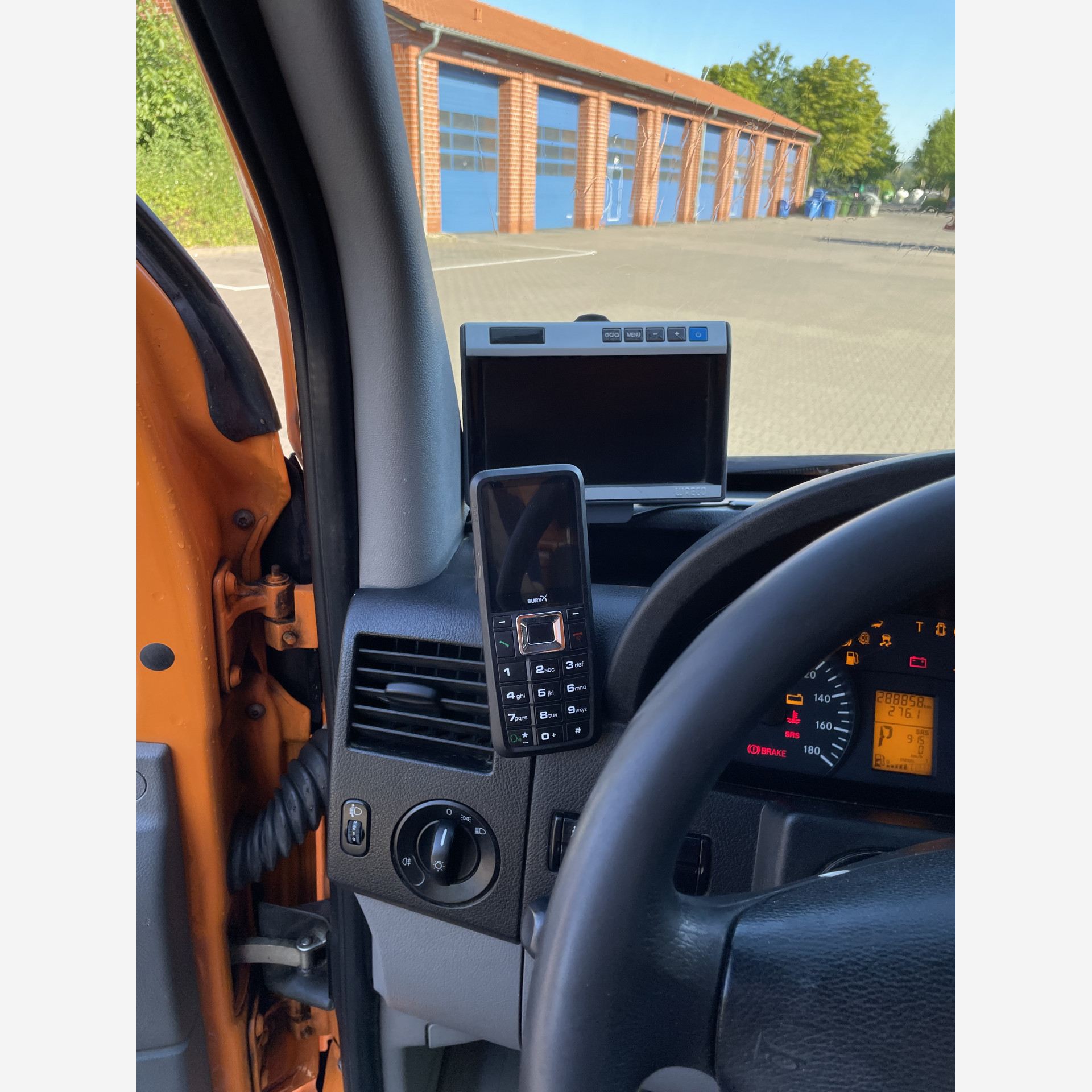 MB-Sprinter mit 3 Seiten Kipper und Plane und Spriegel